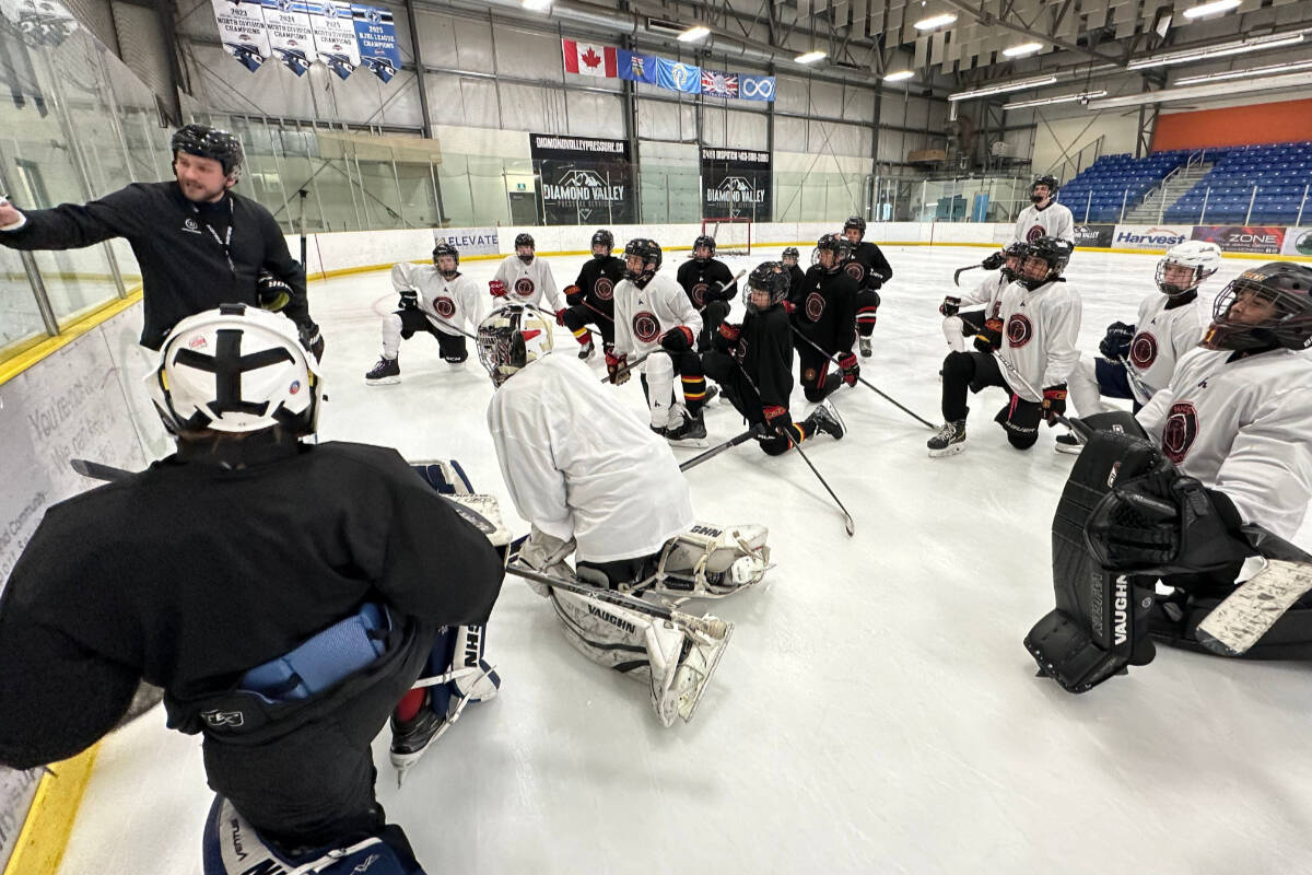 École H.J. Cody High School’s new hockey class engages students | Sylvan Lake News
